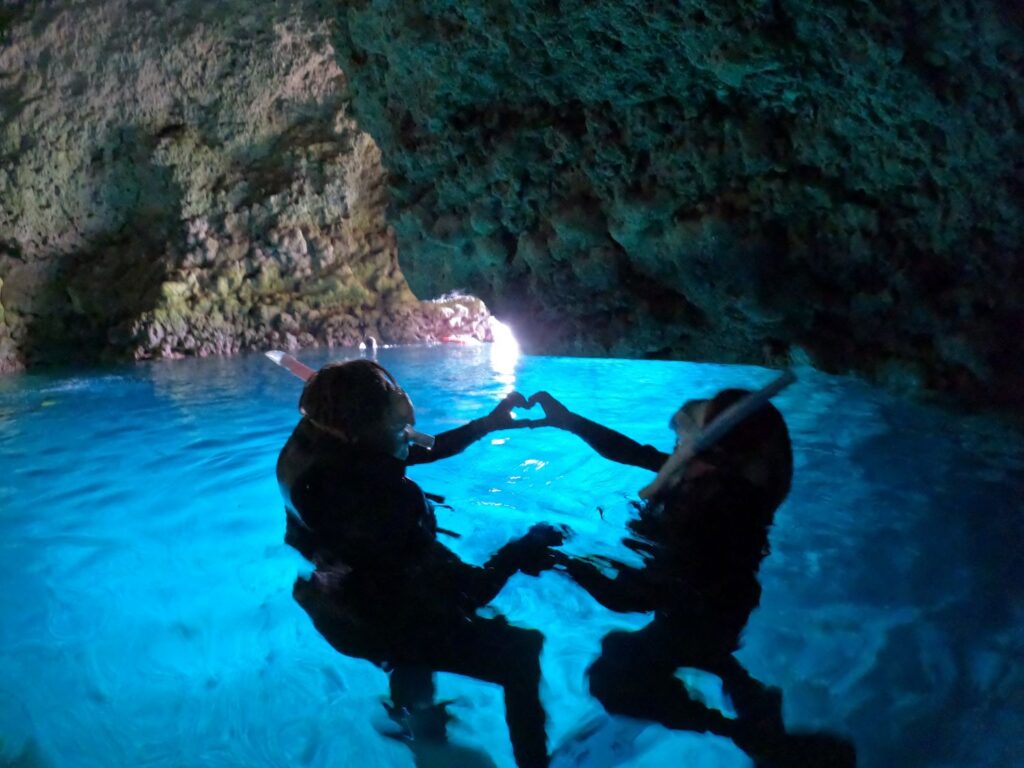 青の洞窟シュノーケリング - DIVE IN CHATAN｜沖縄本島のダイビング＆スノーケリングショップ