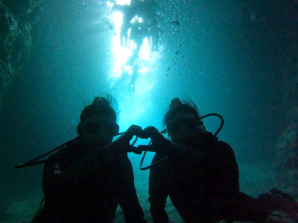 青の洞窟ビーチ体験ダイビング - DIVE IN CHATAN｜沖縄本島のダイビング＆スノーケリングショップ