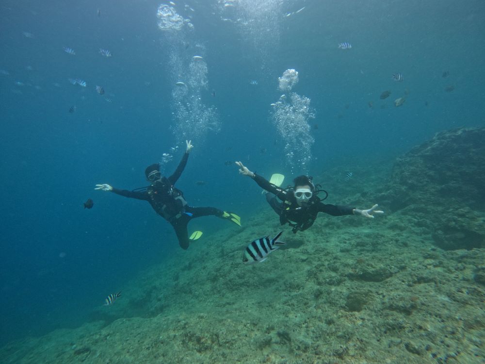 青の洞窟ビーチ体験ダイビング - DIVE IN CHATAN｜沖縄本島のダイビング＆スノーケリングショップ